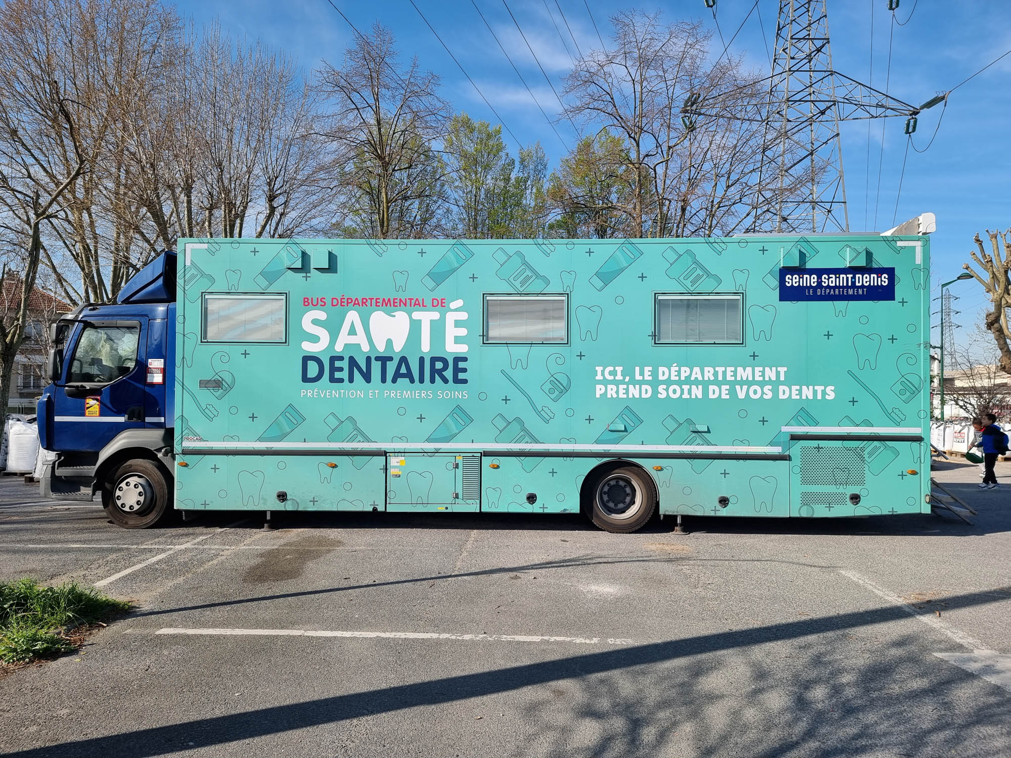 Soins bucco-dentaires pour les enfants du centre de loisirs Robinson ...