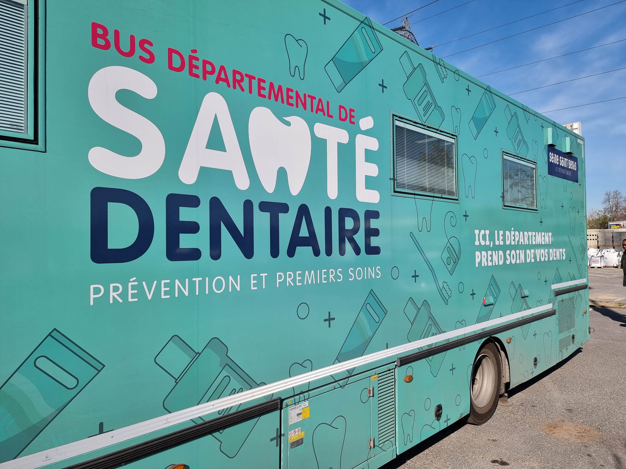 Soins bucco-dentaires pour les enfants du centre de loisirs Robinson ...