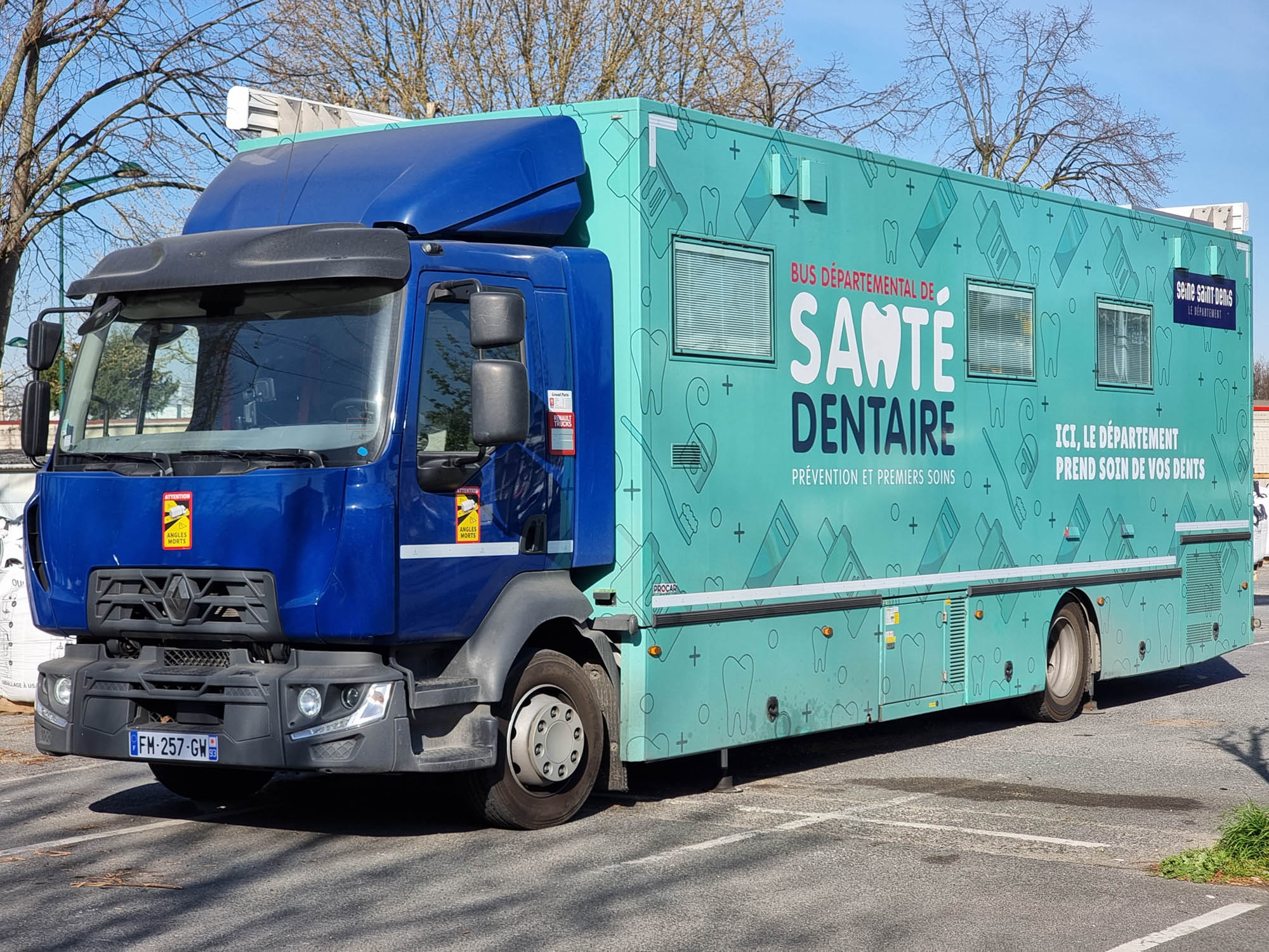 Soins bucco-dentaires pour les enfants du centre de loisirs Robinson ...