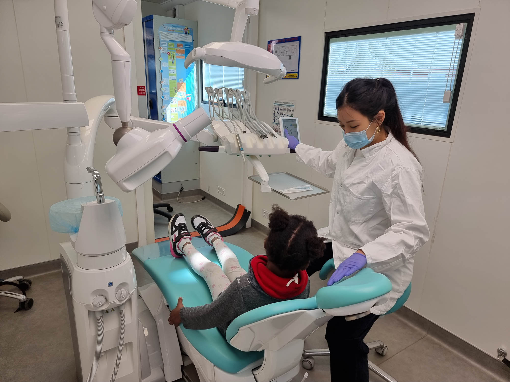 Soins bucco-dentaires pour les enfants du centre de loisirs Robinson ...