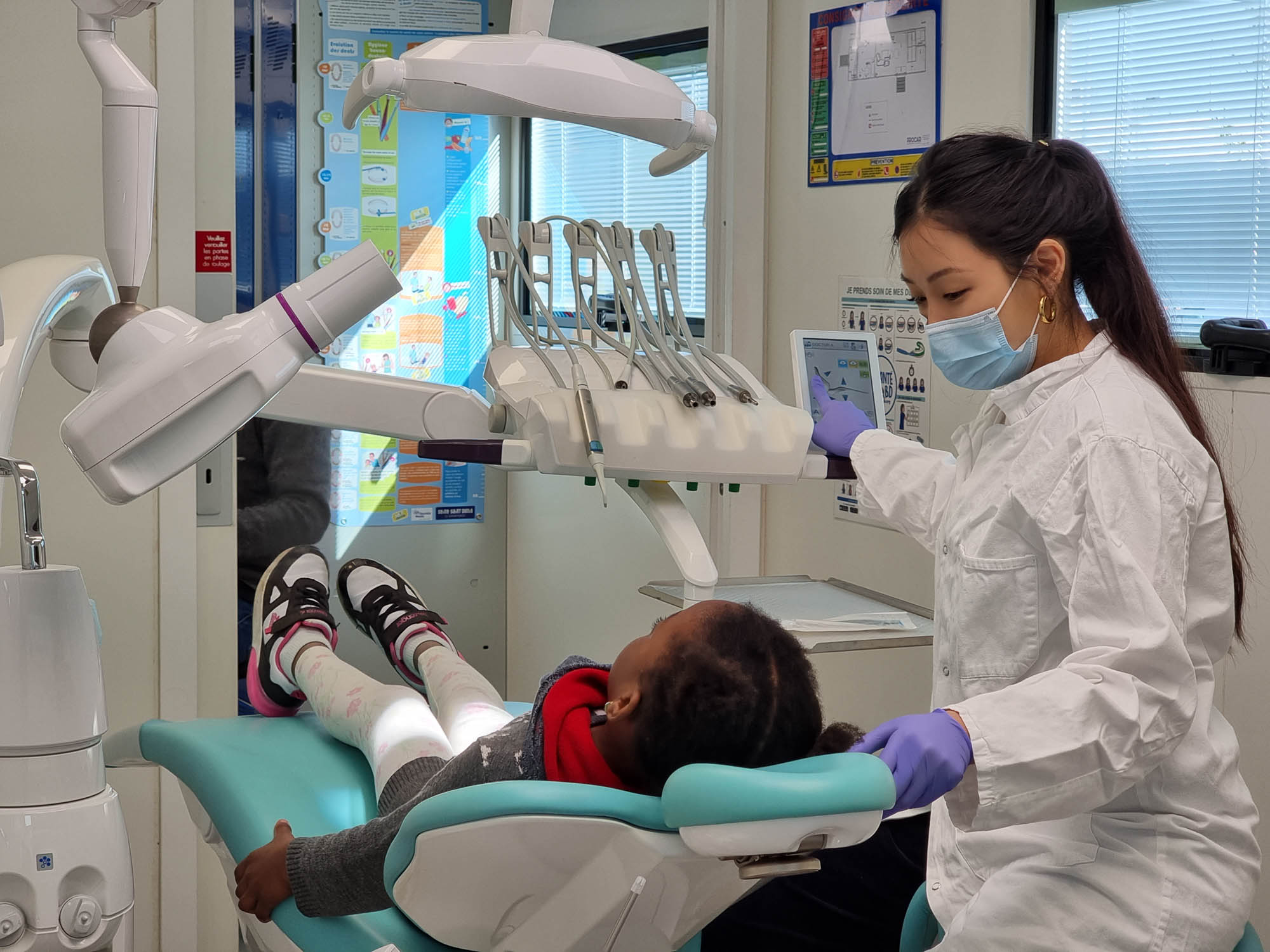 Soins bucco-dentaires pour les enfants du centre de loisirs Robinson ...