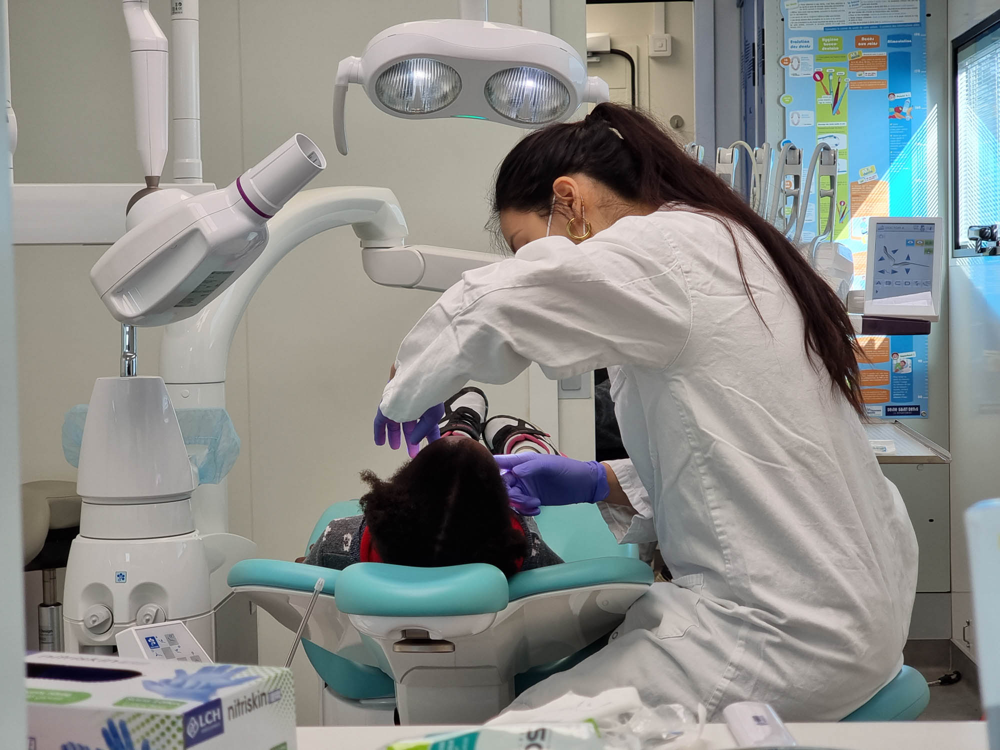 Soins bucco-dentaires pour les enfants du centre de loisirs Robinson ...