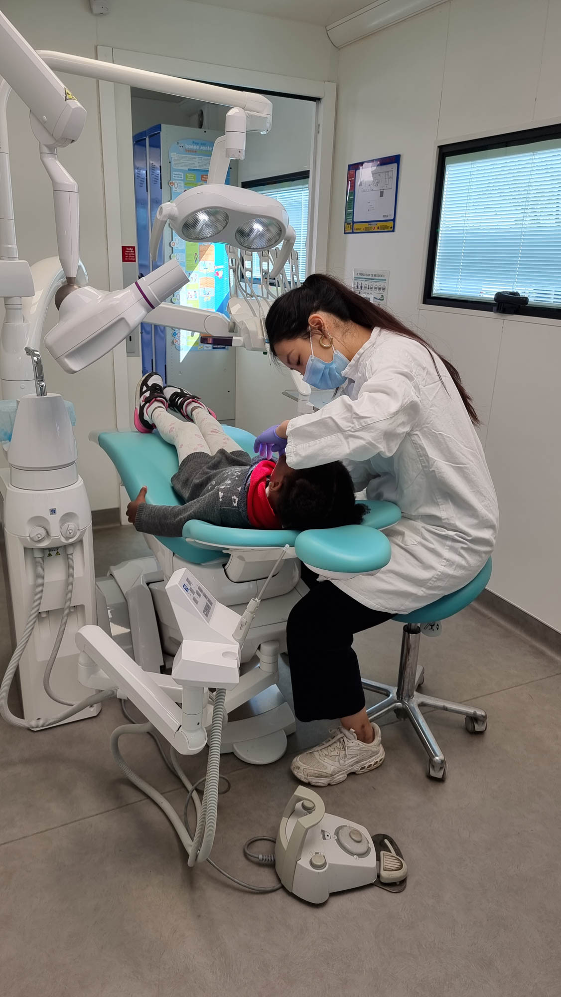 Soins bucco-dentaires pour les enfants du centre de loisirs Robinson ...